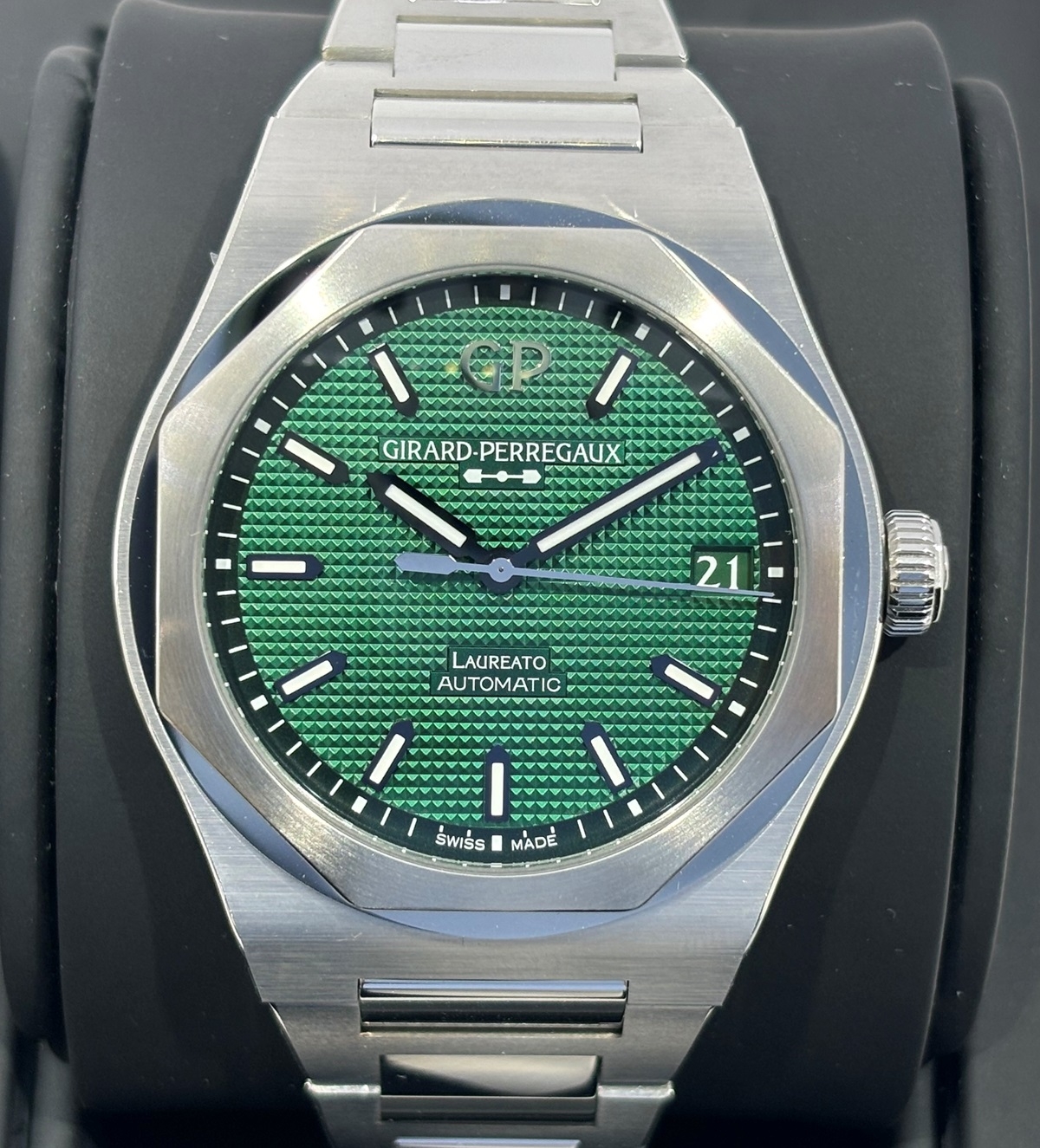 ジラール・ペルゴ(GIRARD-PERREGAUX) ロレアート 42mm | TOMIYA 広島店 | ブランド腕時計の正規販売店紹介サイトGressive/グレッシブ