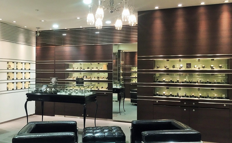 阪急メンズ大阪 THE TIME HOUSE | ブランド腕時計の正規販売店紹介サイトGressive/グレッシブ